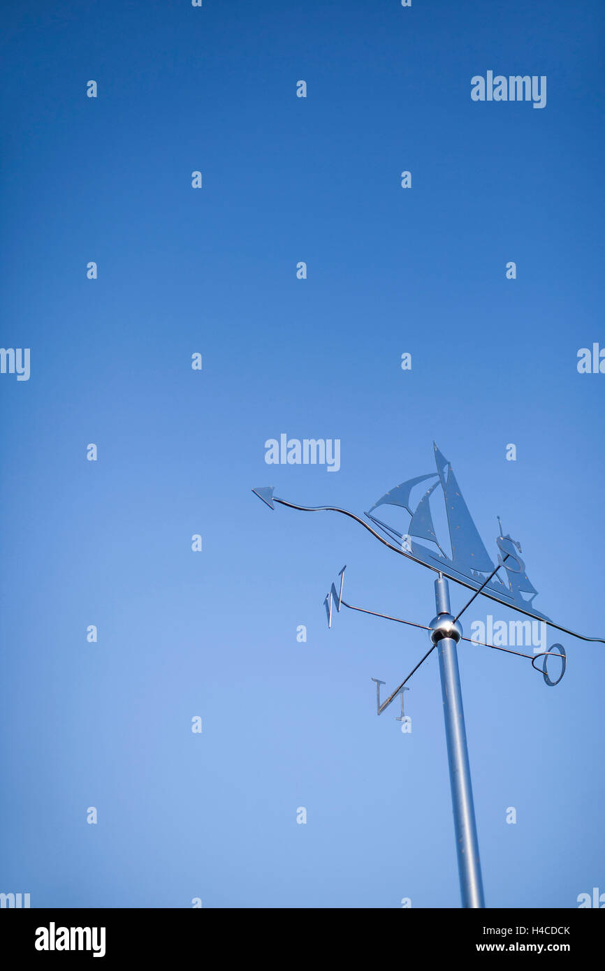 Compass sculpture hi-res stock photography and images - Alamy