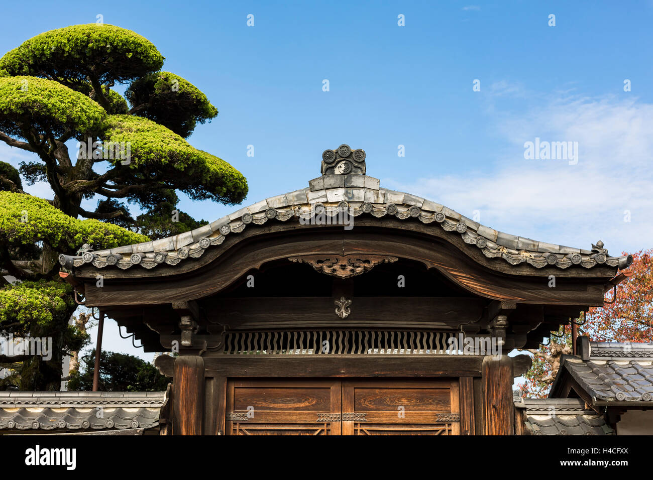 Temple gate in Kyoto, Japan Stock Photo - Alamy
