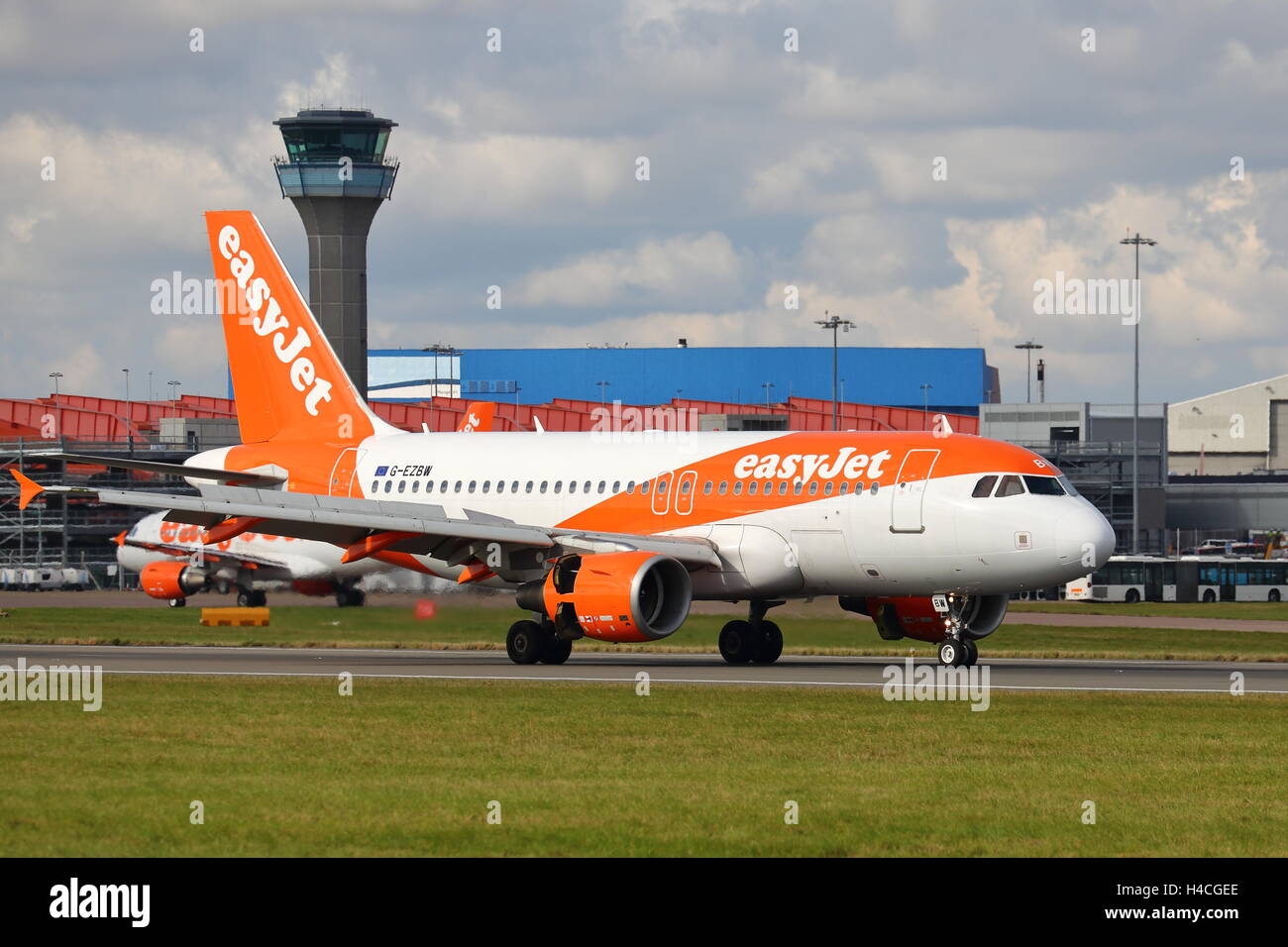 Easyjet airline livery aircraft airplane hi-res stock photography and ...