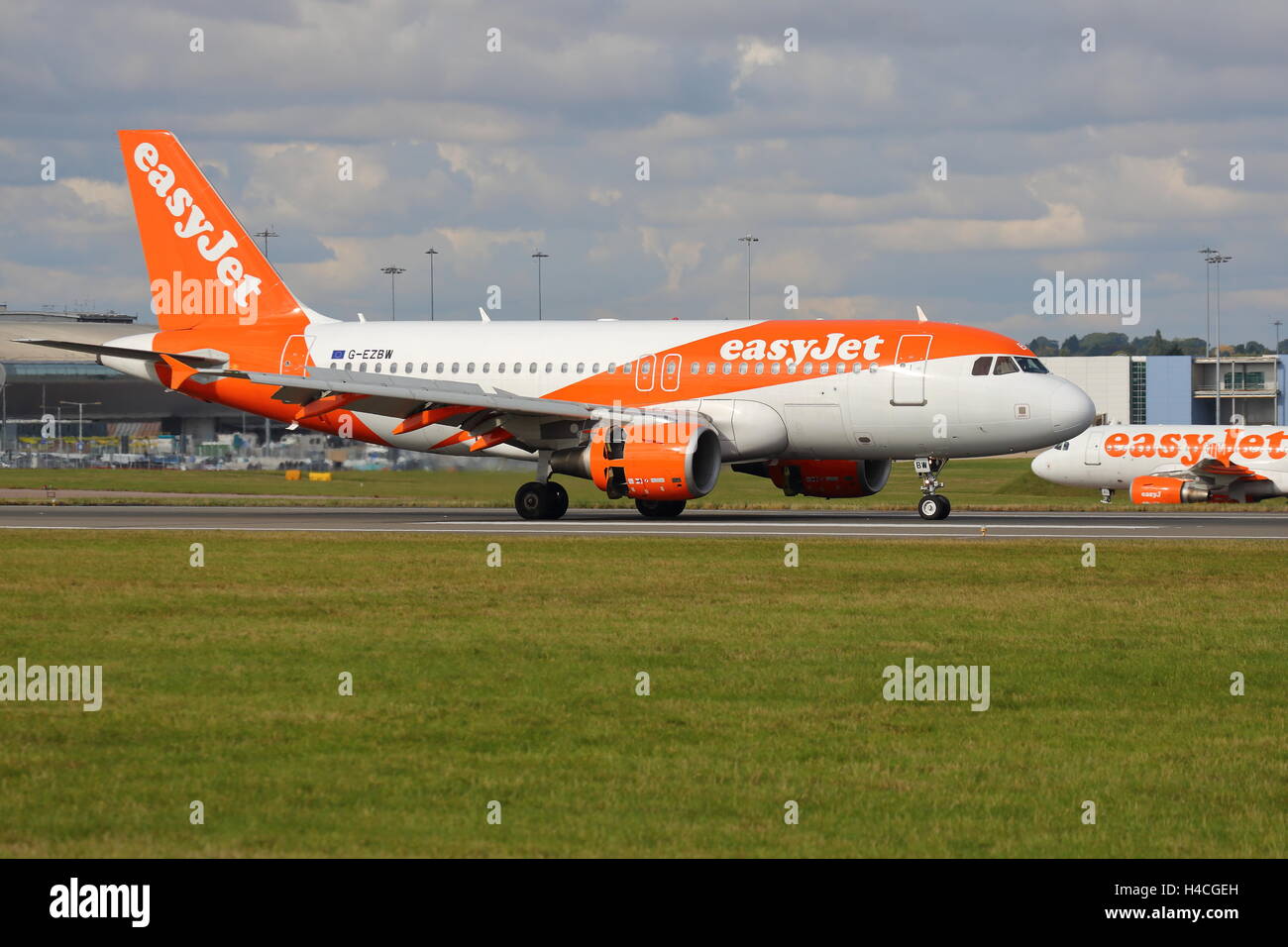 Easyjet airline livery aircraft airplane hi-res stock photography and ...