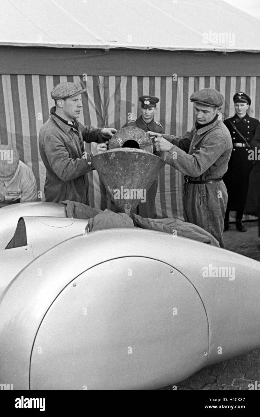 Mercedes rennwagen Black and White Stock Photos & Images - Alamy