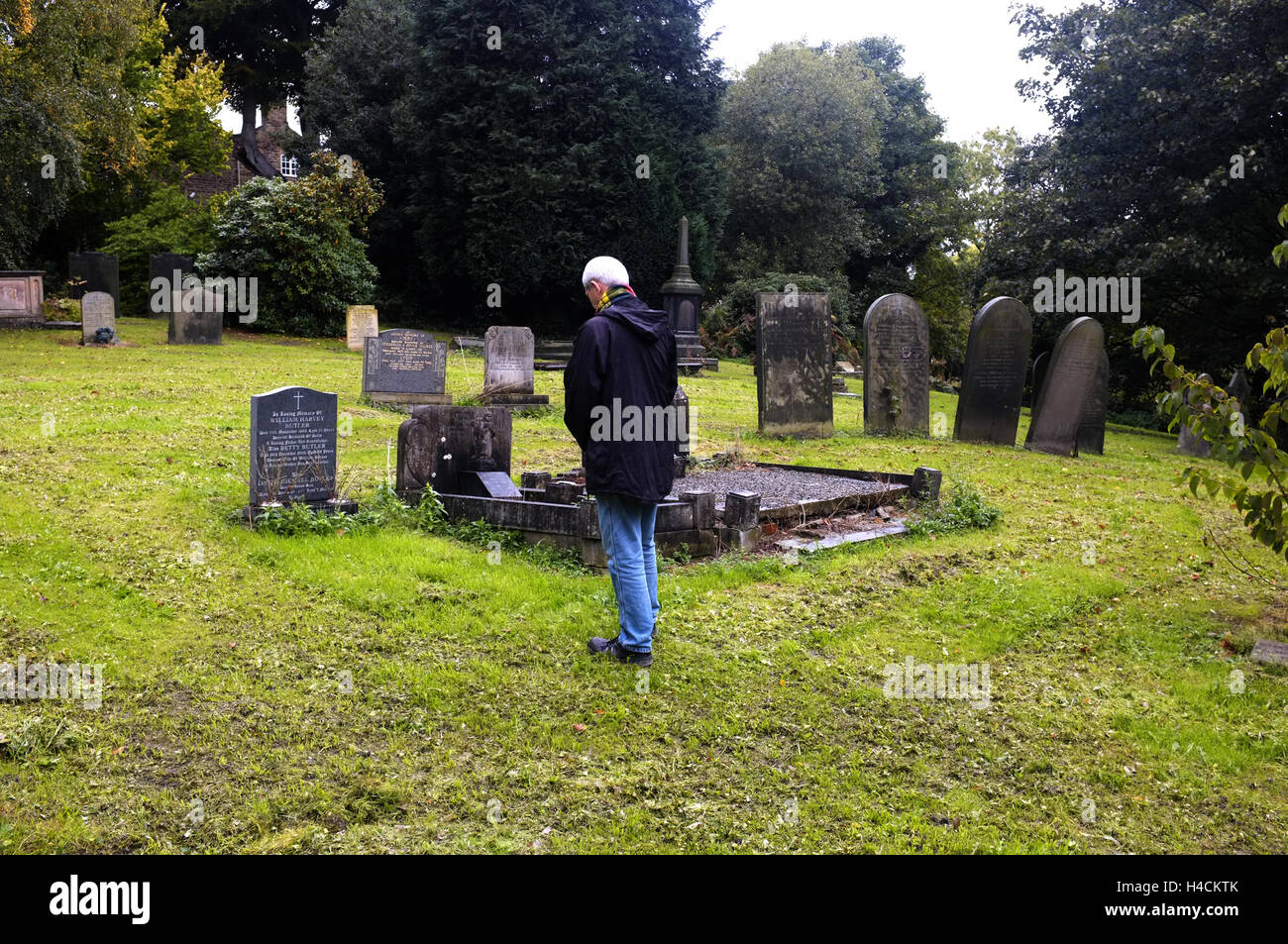 Grieving hi-res stock photography and images - Alamy