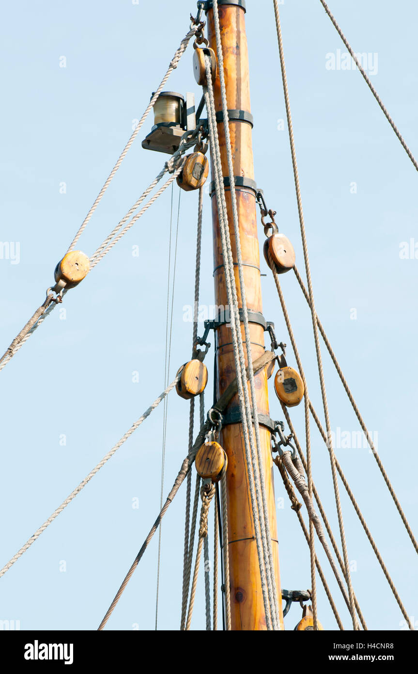 Wooden Mast High Resolution Stock Photography and Images - Alamy