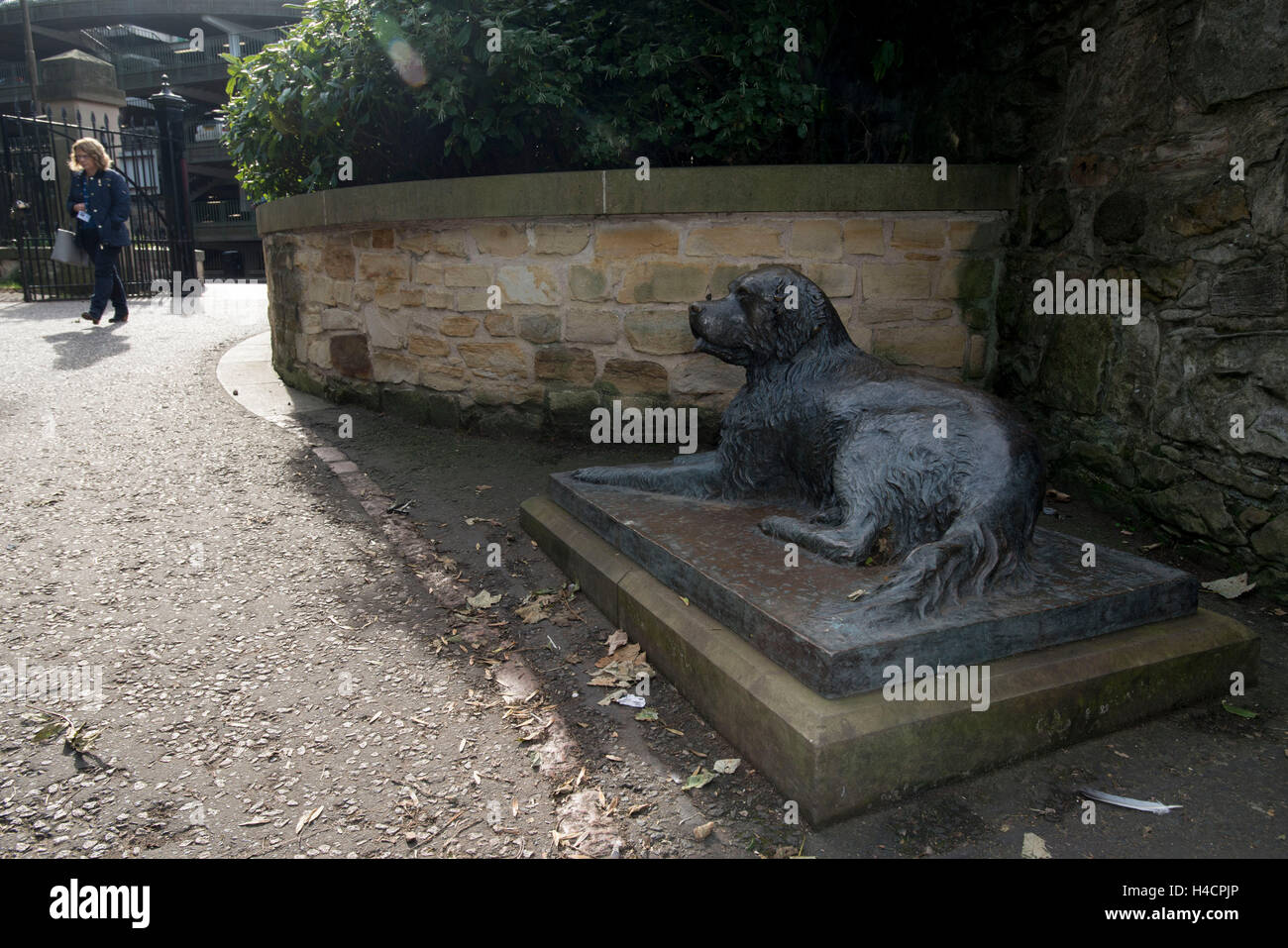 Princes Street Gardens, Edinburgh, Scotland. The Statue of Bum the dog ...