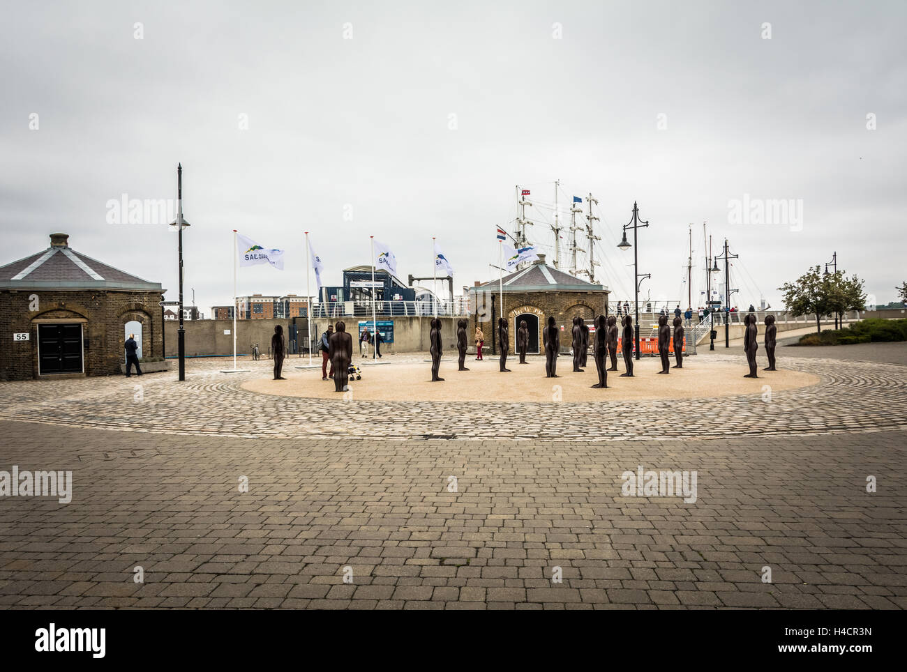 Human figures installation hi-res stock photography and images - Alamy