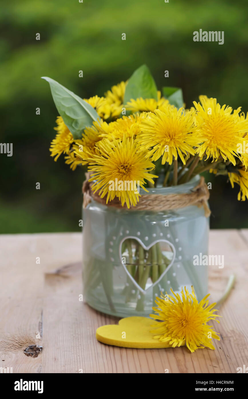 Heart of dandelion flowers hi-res stock photography and images - Alamy