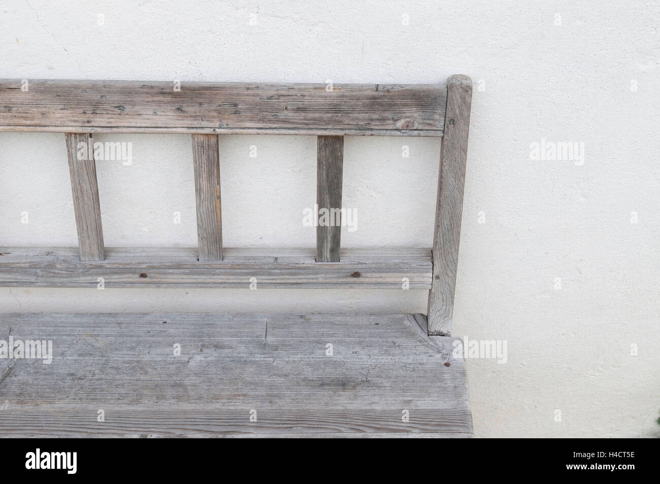 wooden bank in front of white wall Stock Photo - Alamy