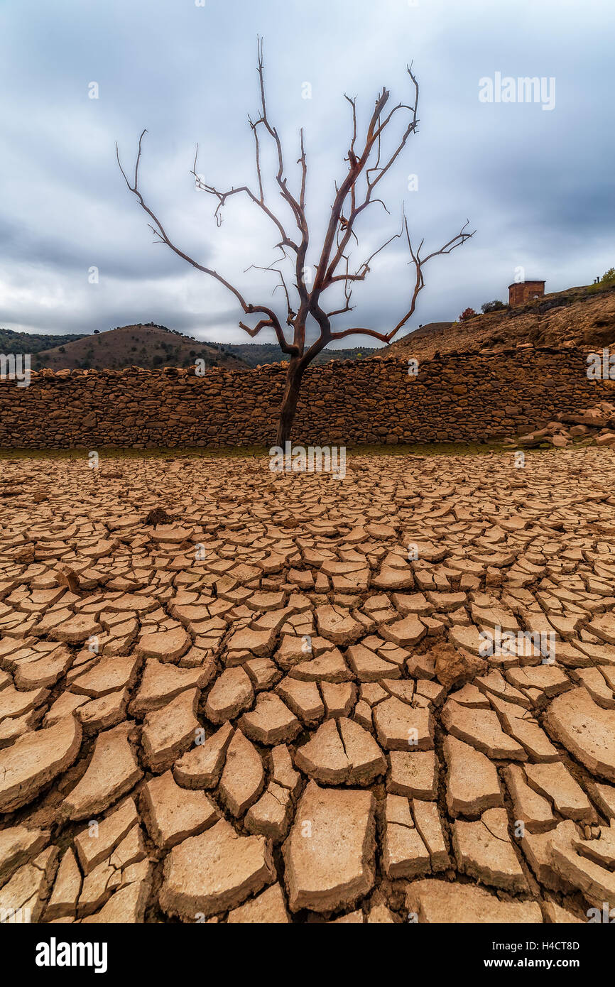 Village abandoned and flooded by a reservoir Stock Photo - Alamy