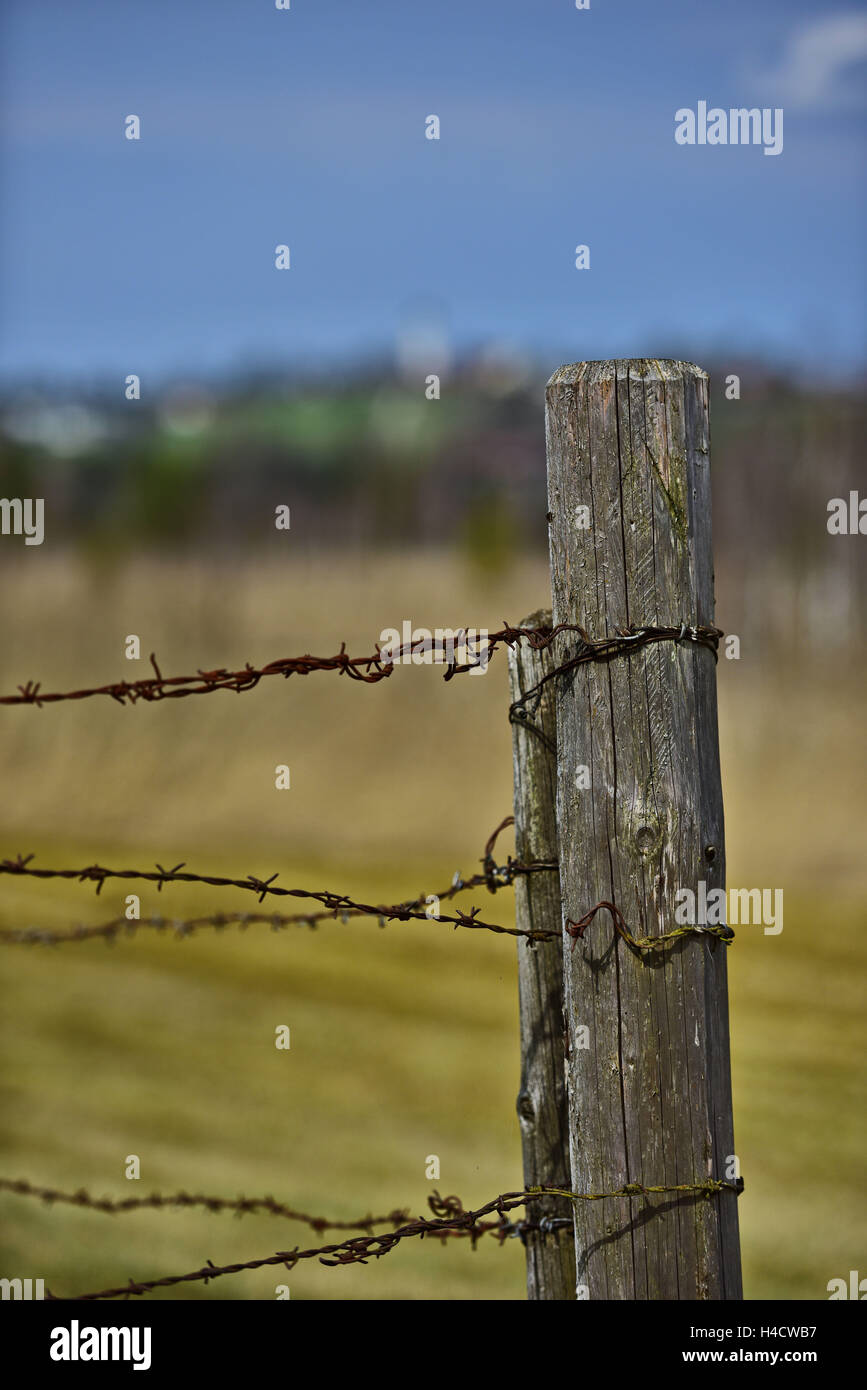 Old fence posts hi-res stock photography and images - Alamy
