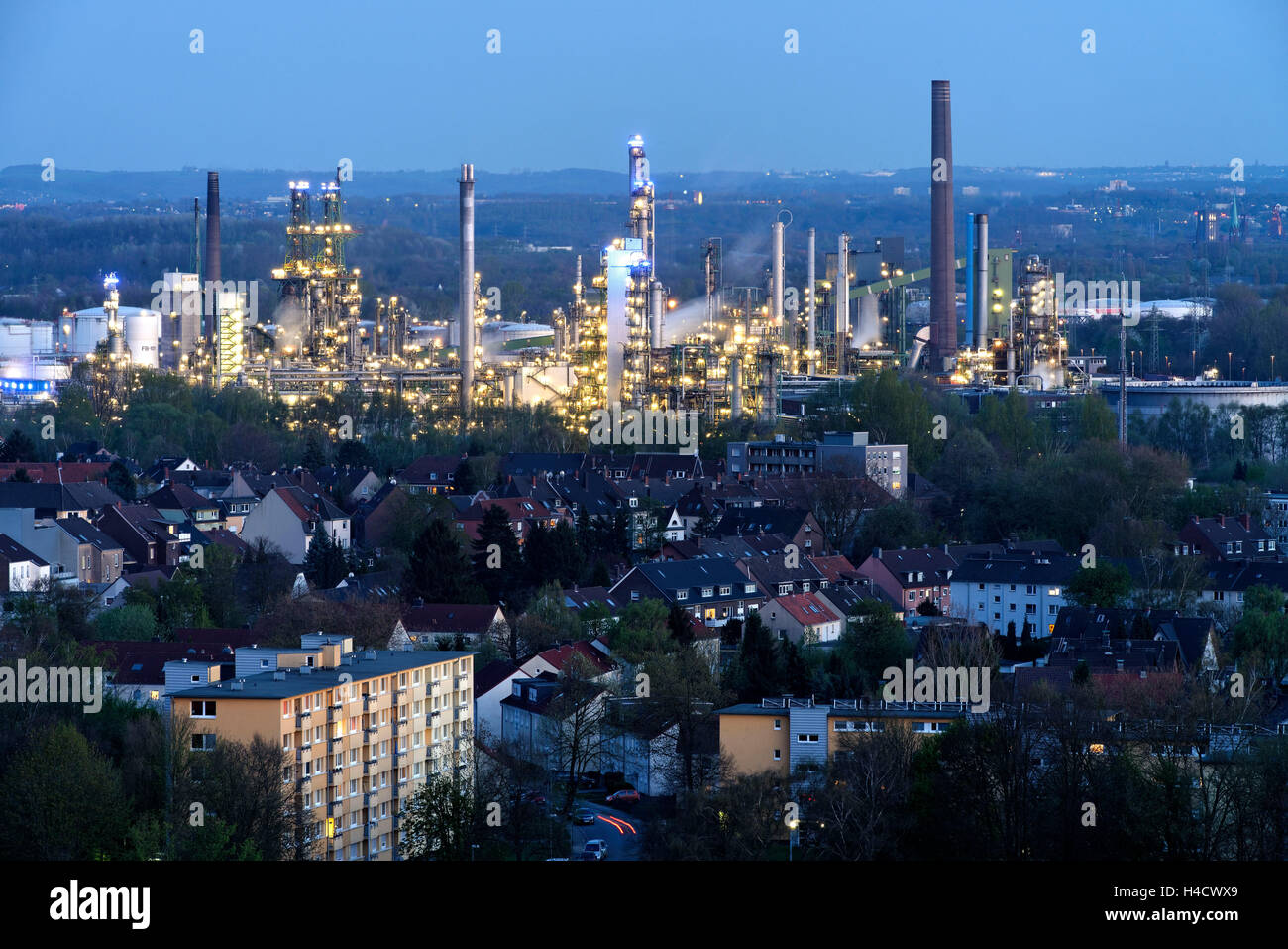 RuhrÃ¶l Raffinerie, refinery in Gelsenkirchen, North Rhine-Westphalia ...