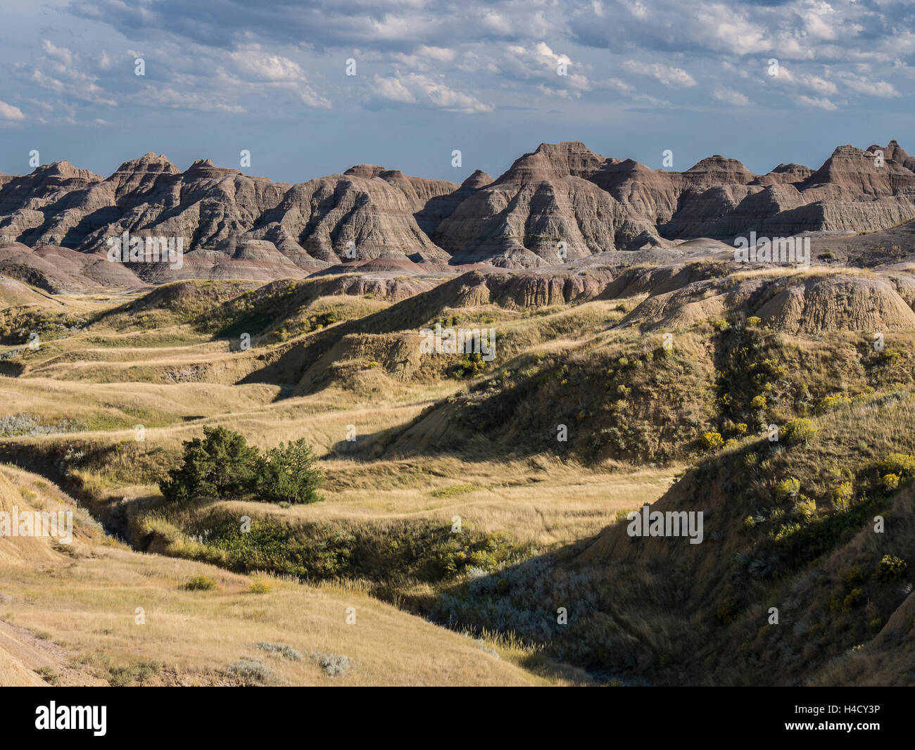 Yellow Mounds formations, Badlands Loop Road scenic drive, Badlands ...
