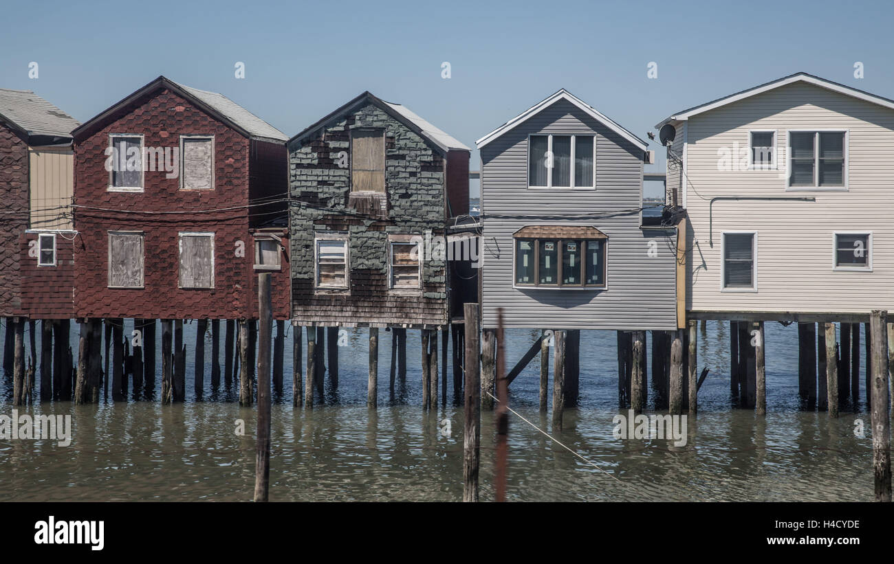 America, USA, New York, timber houses on stilts on the way to Rockaway ...