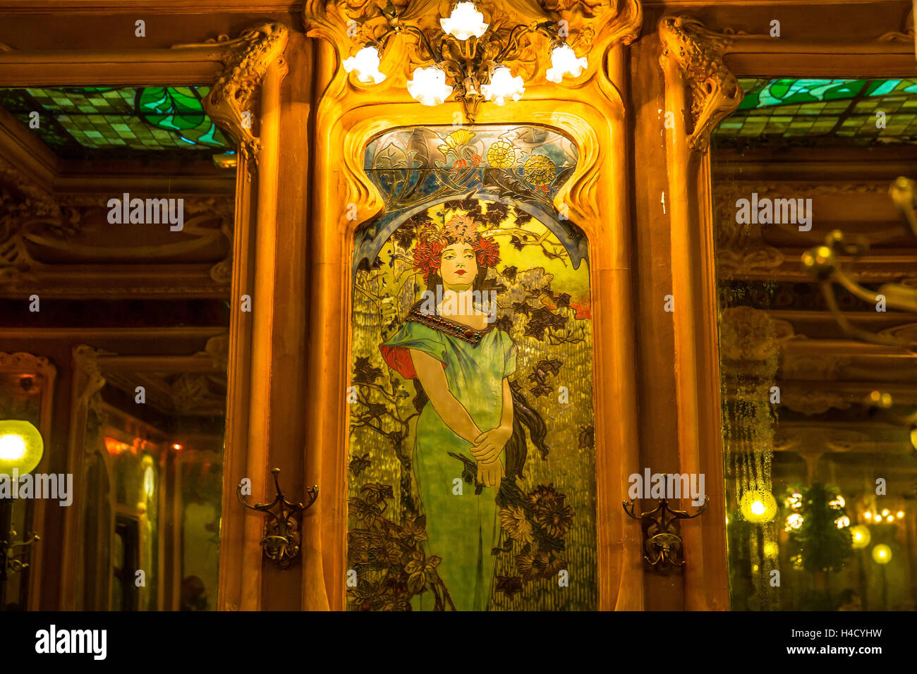 Brasserie julien paris hi-res stock photography and images - Alamy