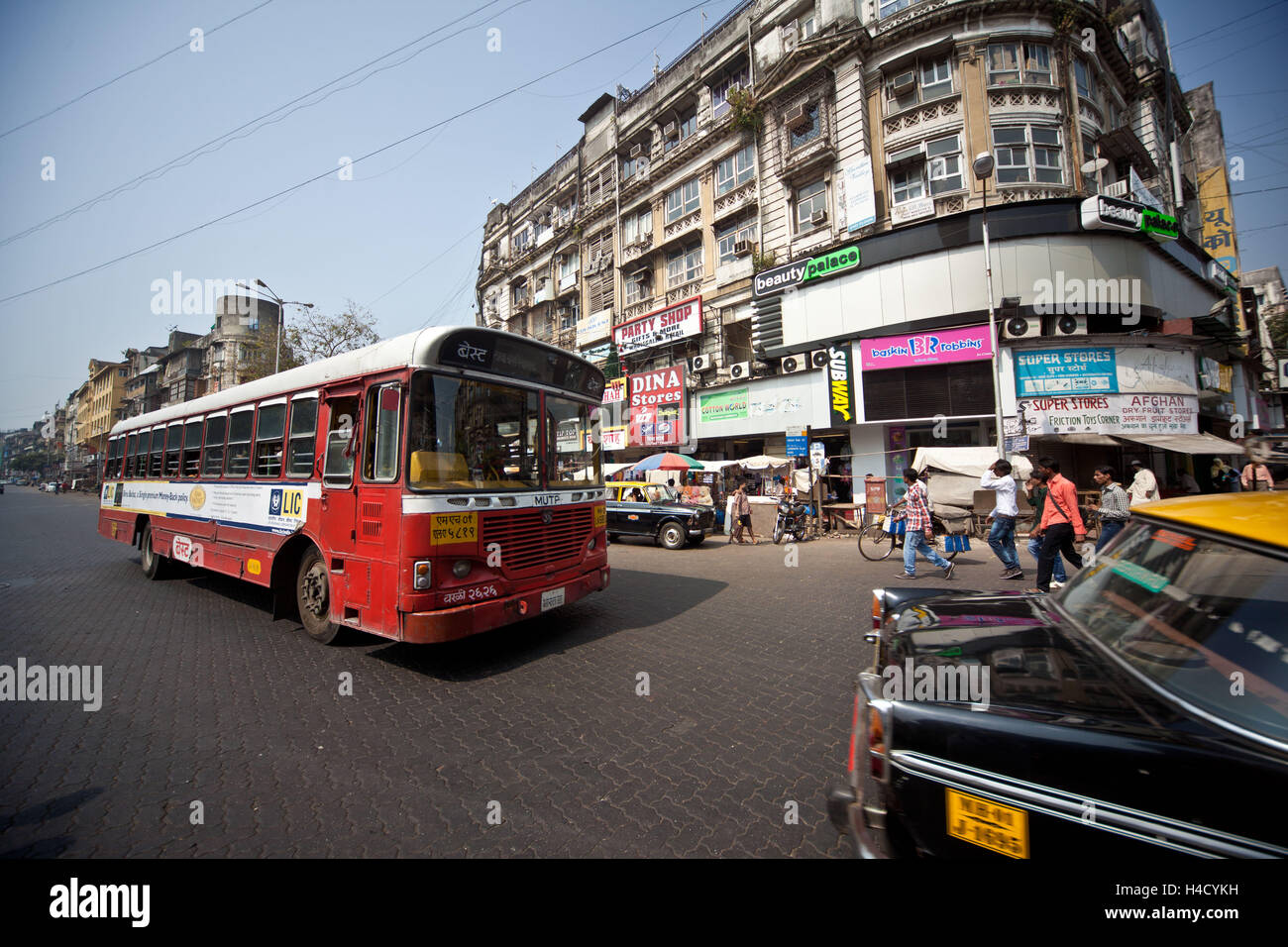 Mumbai bus hi-res stock photography and images - Alamy
