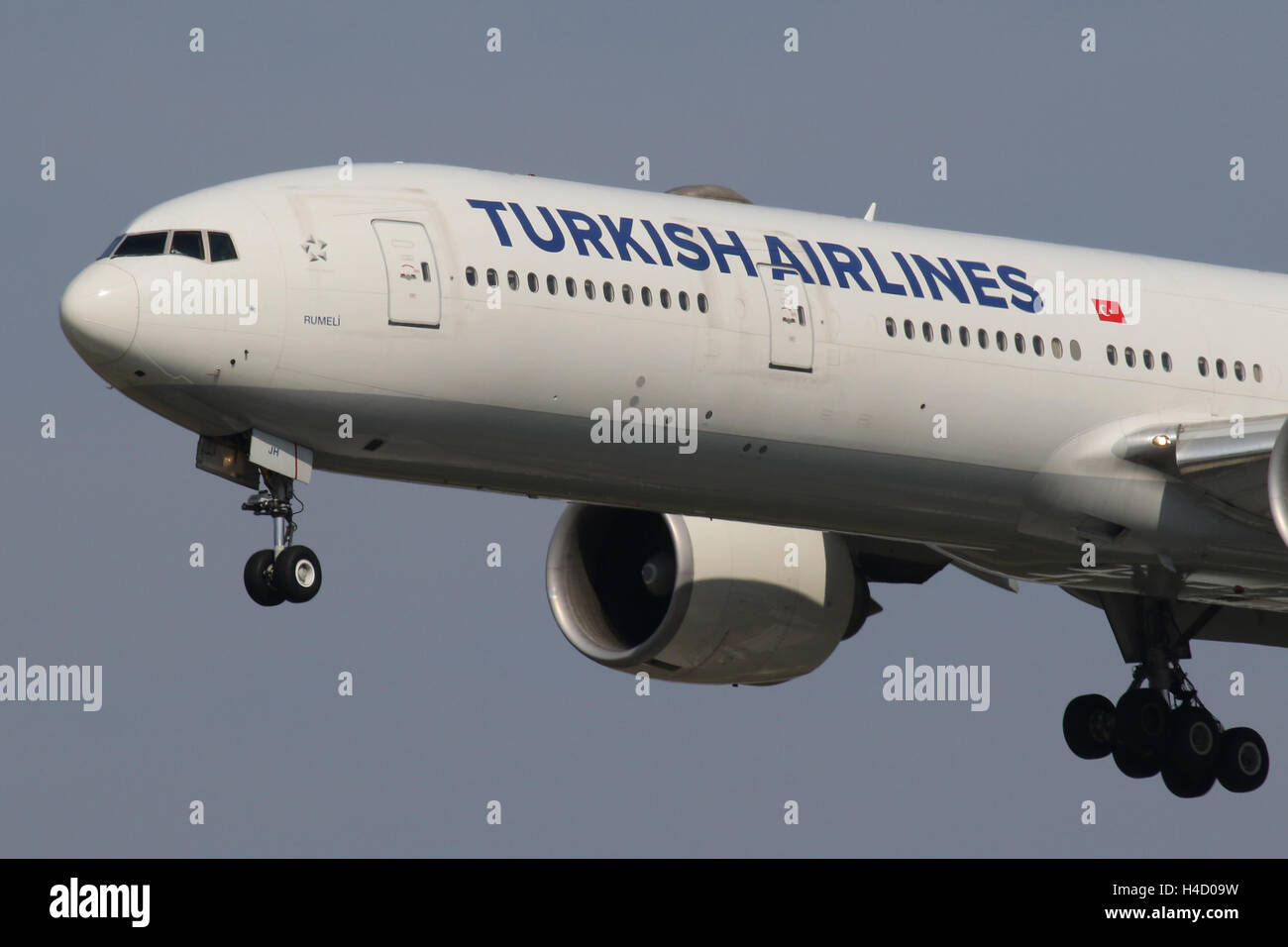 Turkish airlines 777 landing hi-res stock photography and images - Alamy
