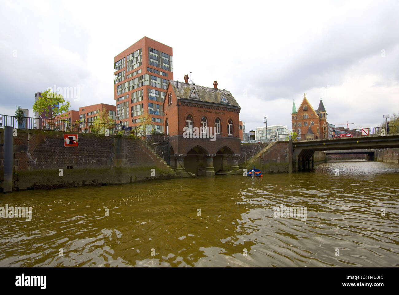 Fleetschlösschen in the Speicherstadt in Hamburg Stock Photo - Alamy