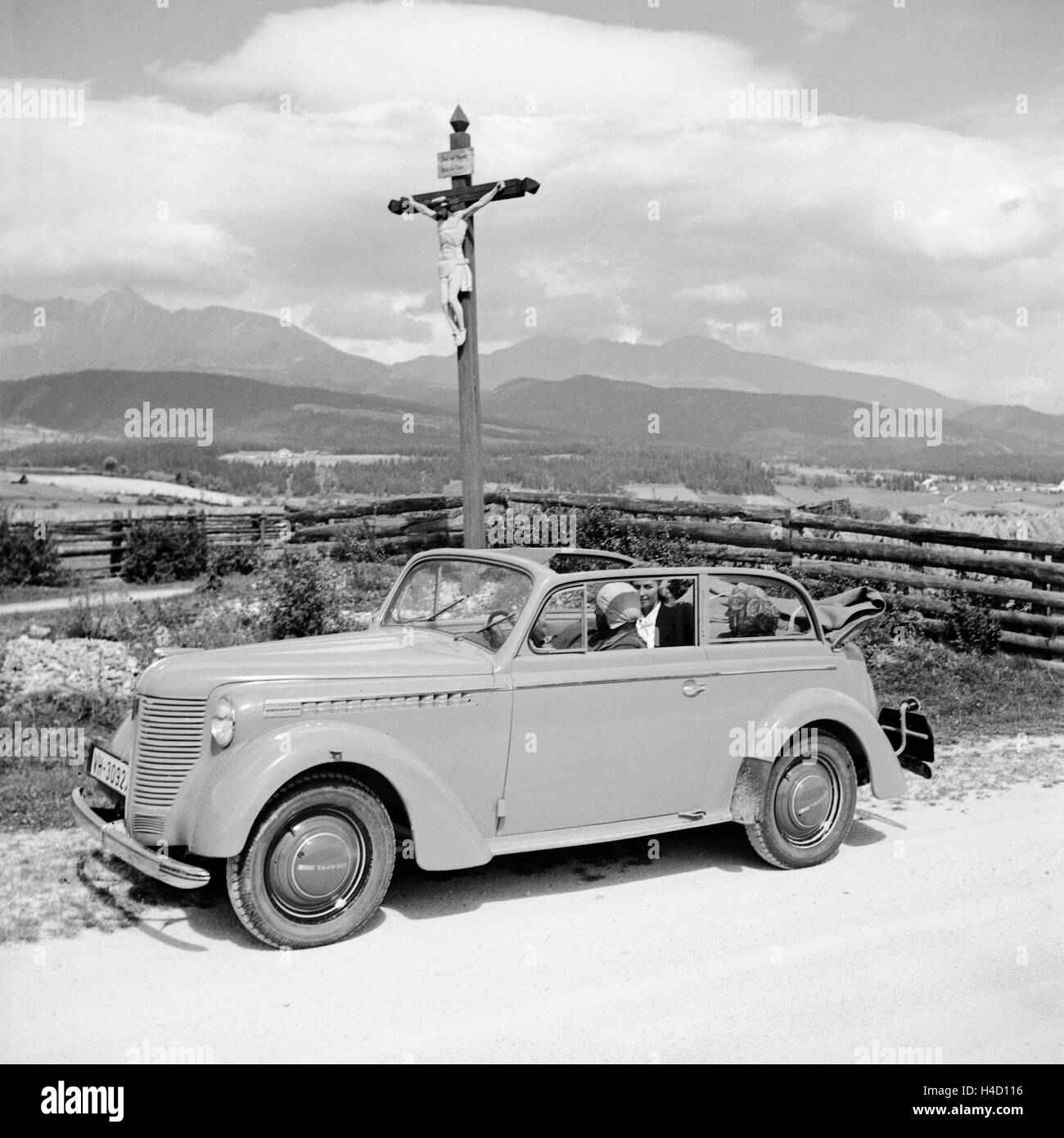 Cross road s Black and White Stock Photos & Images - Alamy