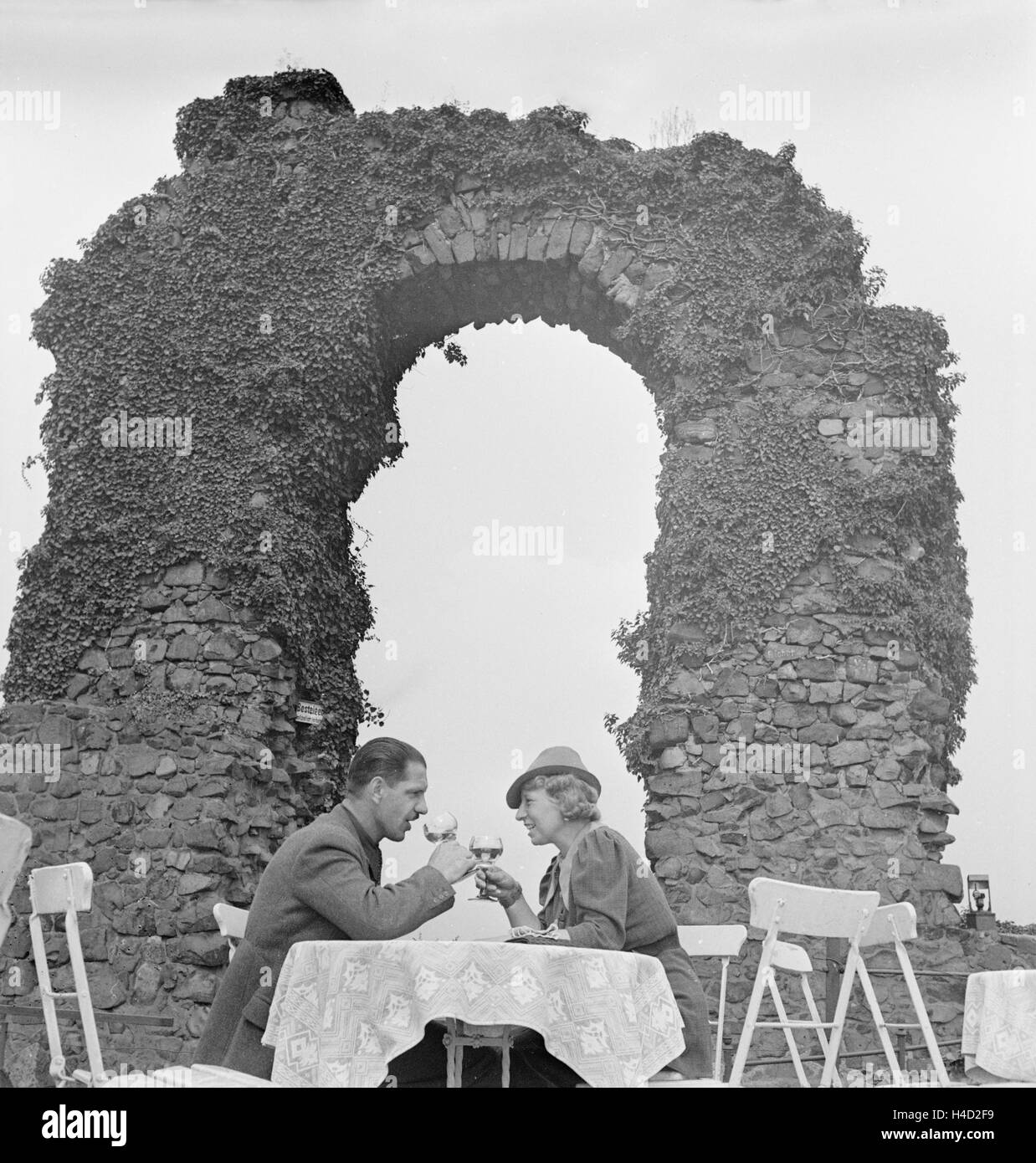 Am Rolandsbogen in Rolandswerth in Remagen, Deutschland 1930er Jahre ...