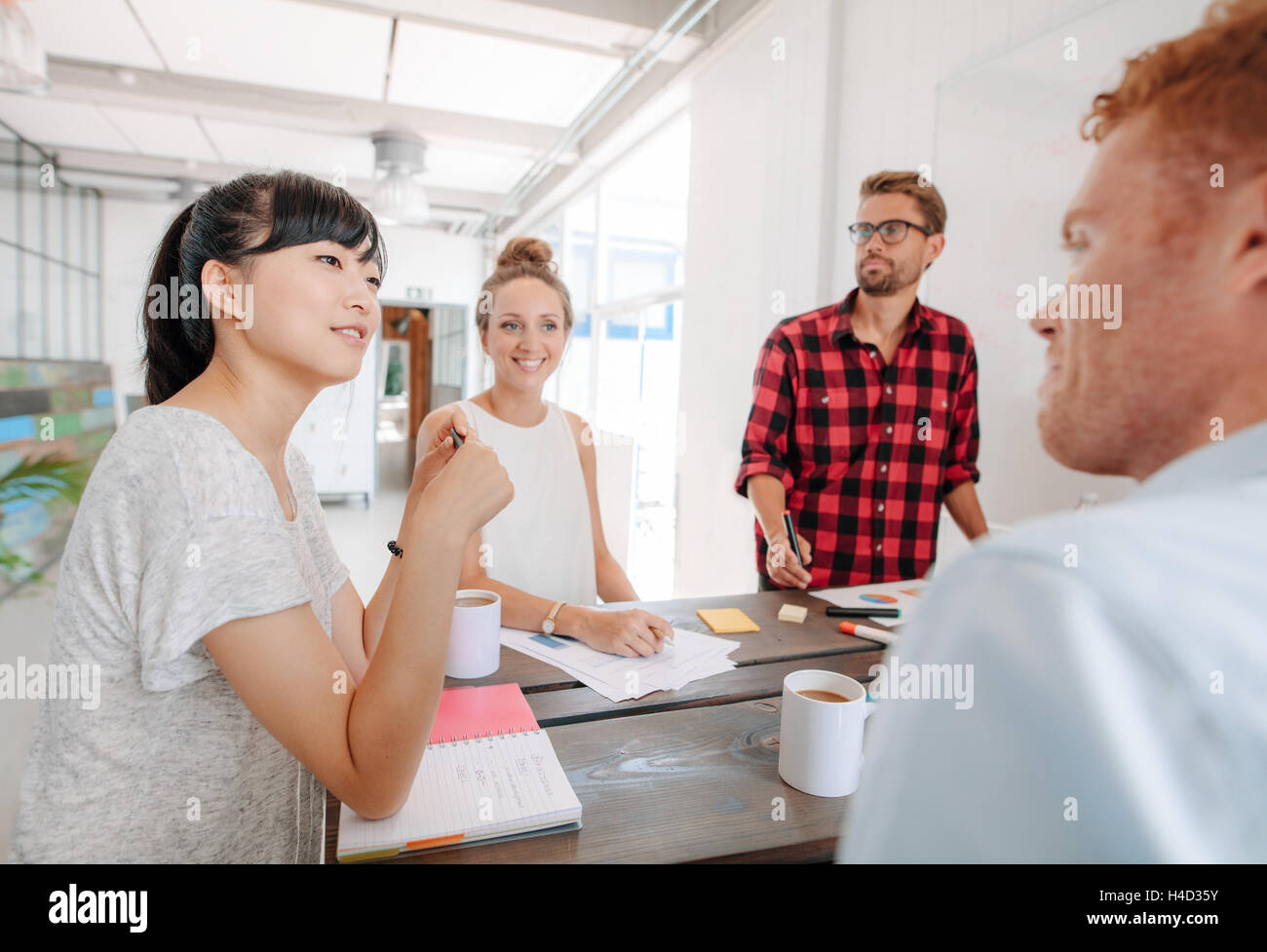 Diverse group of people office hi-res stock photography and images - Alamy