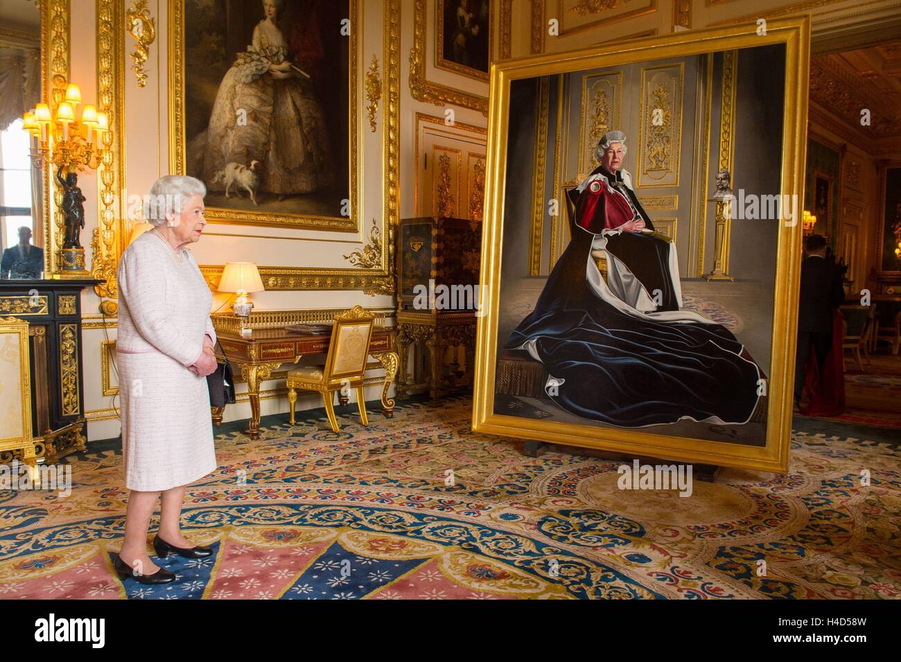 Portrait queen elizabeth ii artist hi-res stock photography and images ...