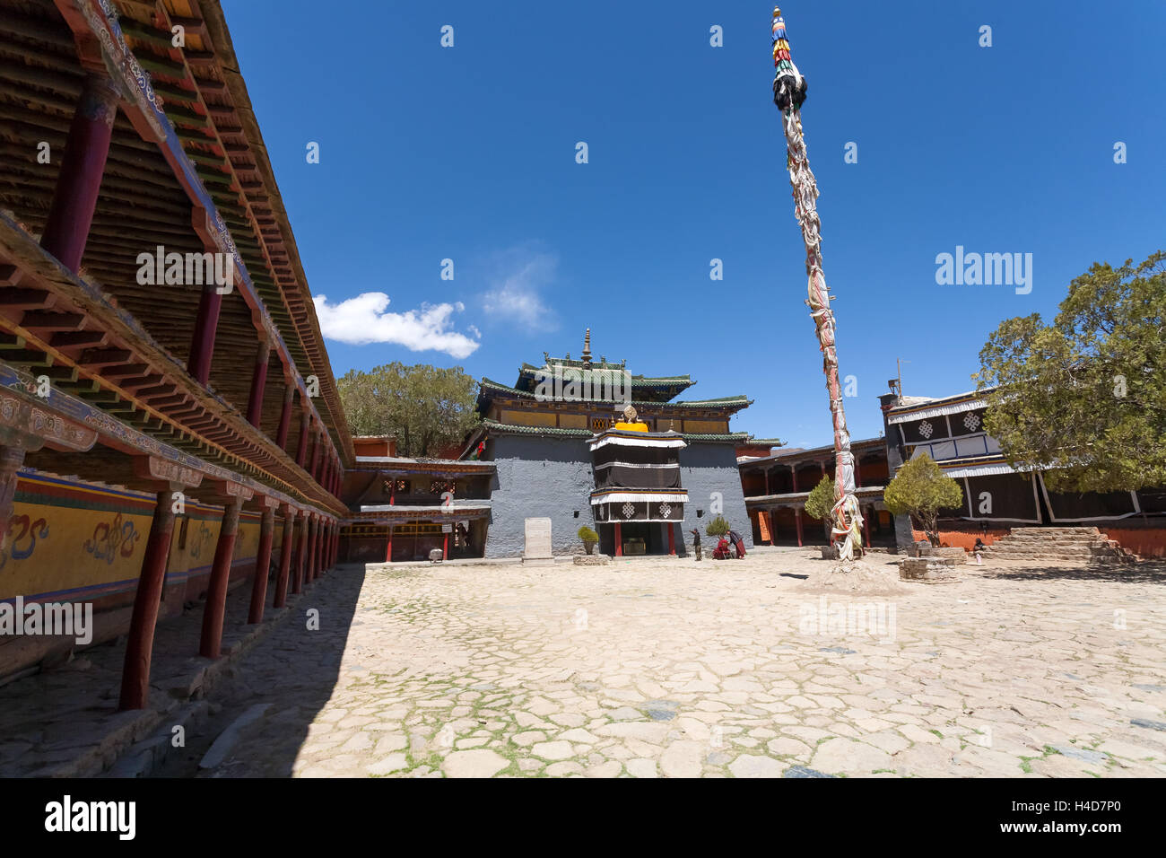 Main entrance to Shalu Monastery Stock Photo - Alamy