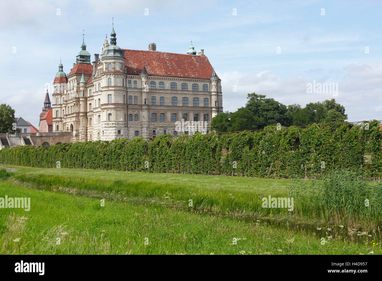 Renaissance lock trench lock garden hi-res stock photography and images ...