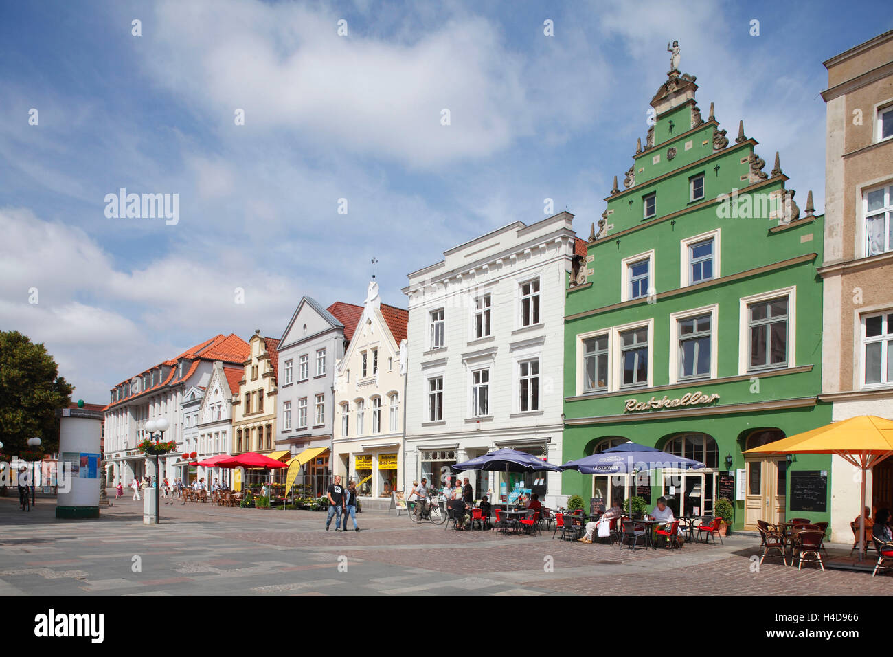Gustrow, historical gabled houses on the 'Marktplatz' Stock Photo - Alamy