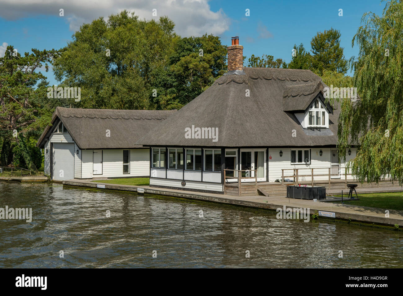 Riverside Thatched Cottage, Horning, Norfolk, England Stock Photo - Alamy