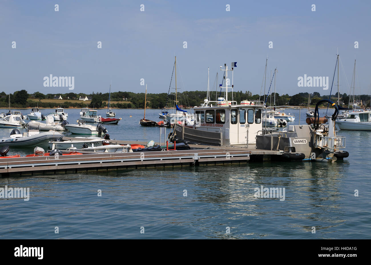 Boats moored in Marina, Rue Benoni Praud, Ile Aux Moines, Morbihan ...