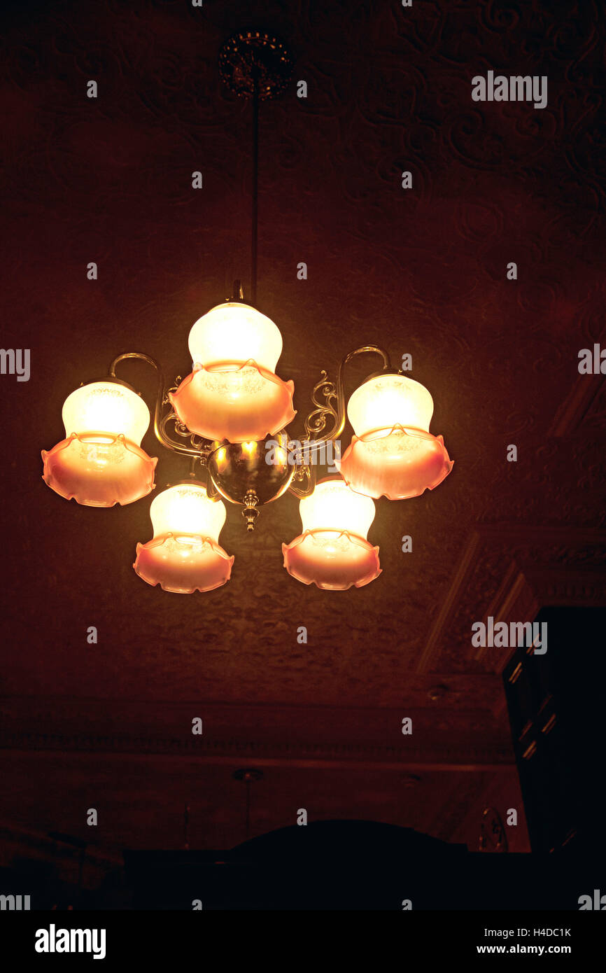 English pub interior lighting hi-res stock photography and images - Alamy