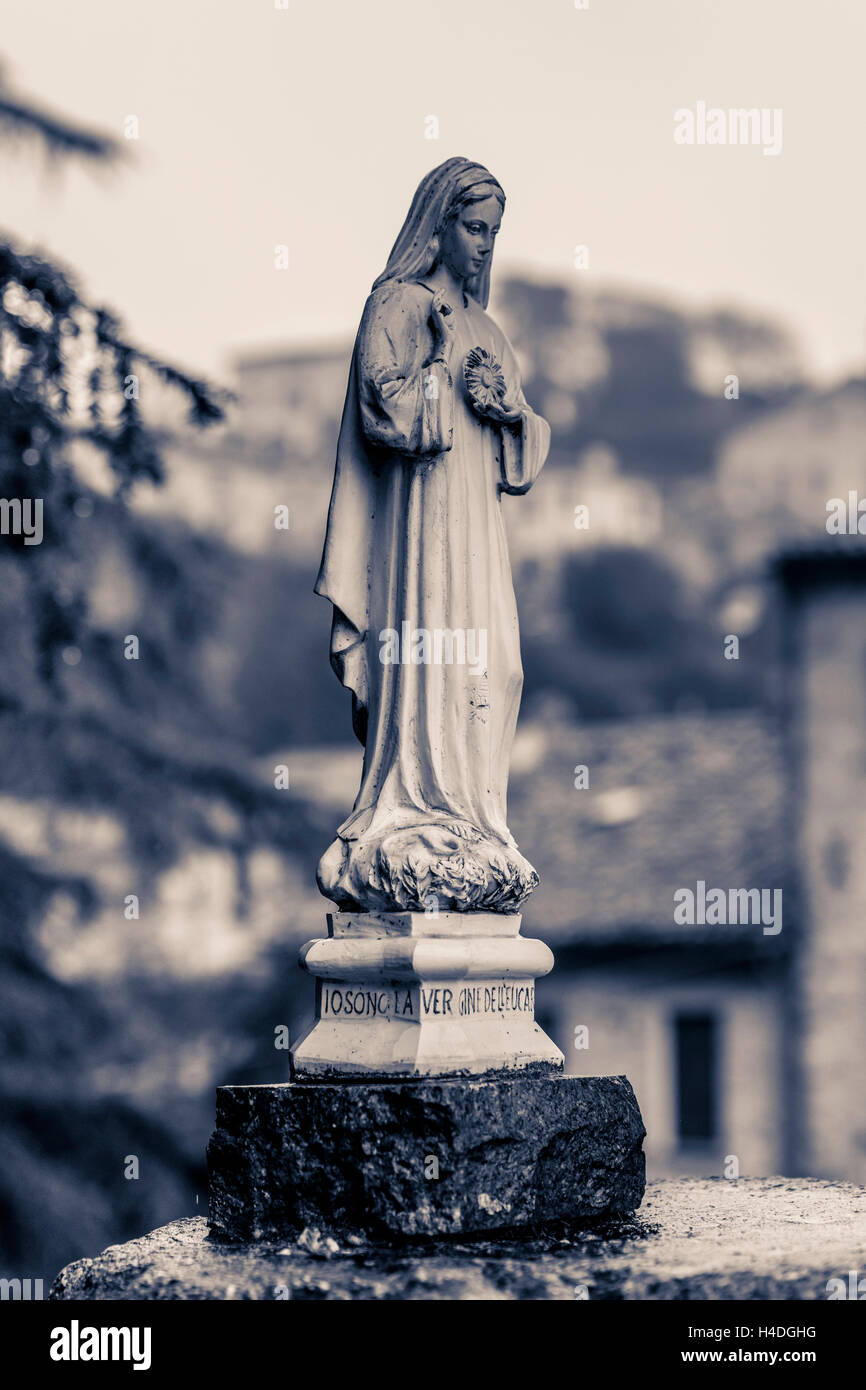 statue of the Virgin Mary in Arqua Petraca, Italy, church, Maria ...