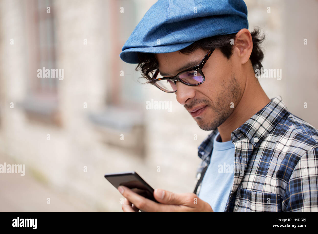 Close up man texting message hi-res stock photography and images - Alamy