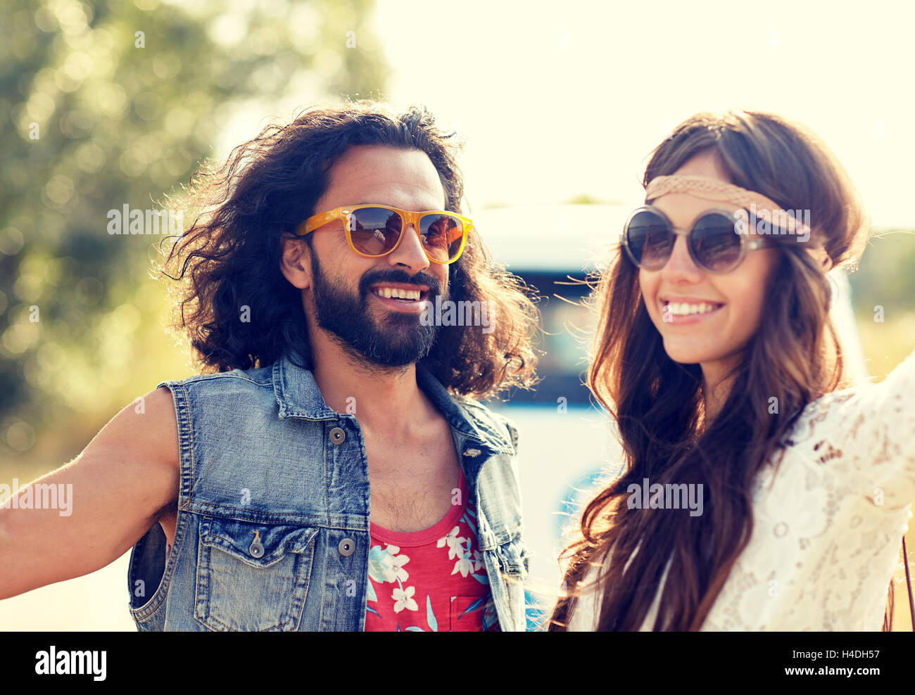 Couple happy car road trip hi-res stock photography and images - Alamy