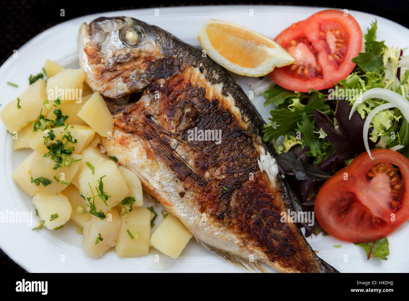 Fish and potatoes hi-res stock photography and images - Alamy