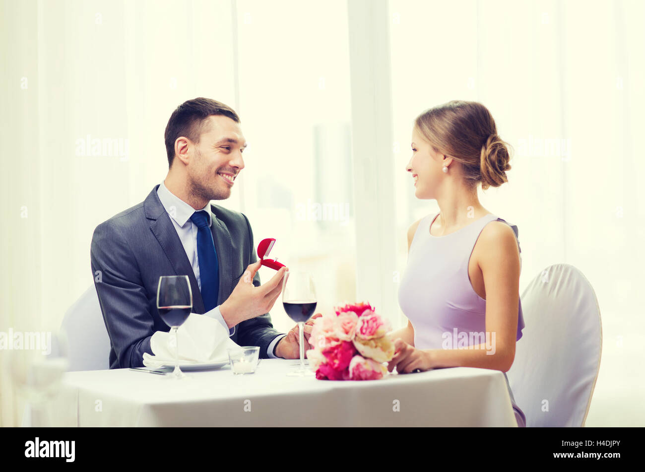 man proposing to his girlfriend at restaurant Stock Photo - Alamy