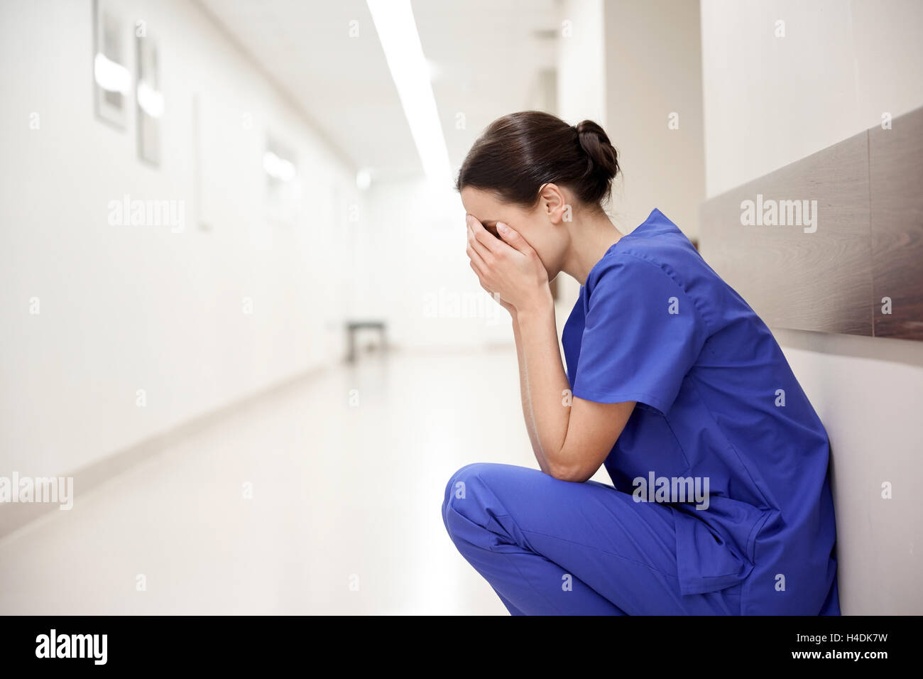 Crying woman hospital hi-res stock photography and images - Alamy