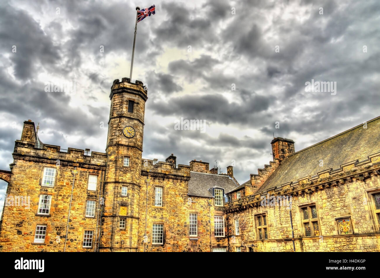 Scottish flag and edinburgh castle hi-res stock photography and images ...