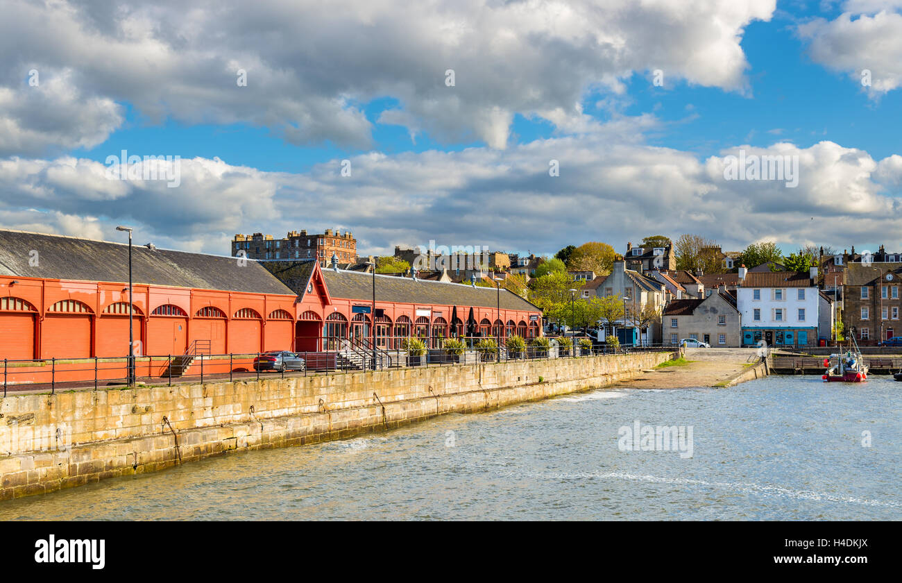 Ship newhaven harbour hi-res stock photography and images - Alamy
