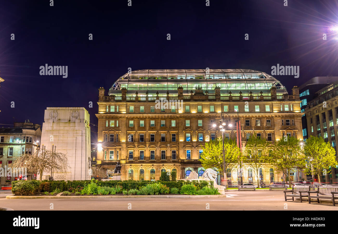 Cenotaph War Memorial and the GPO Building on George Square in Glasgow ...