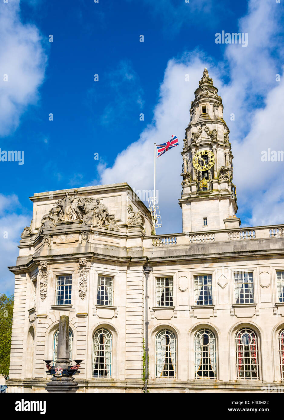 City Hall Cardiff Statue High Resolution Stock Photography and Images ...
