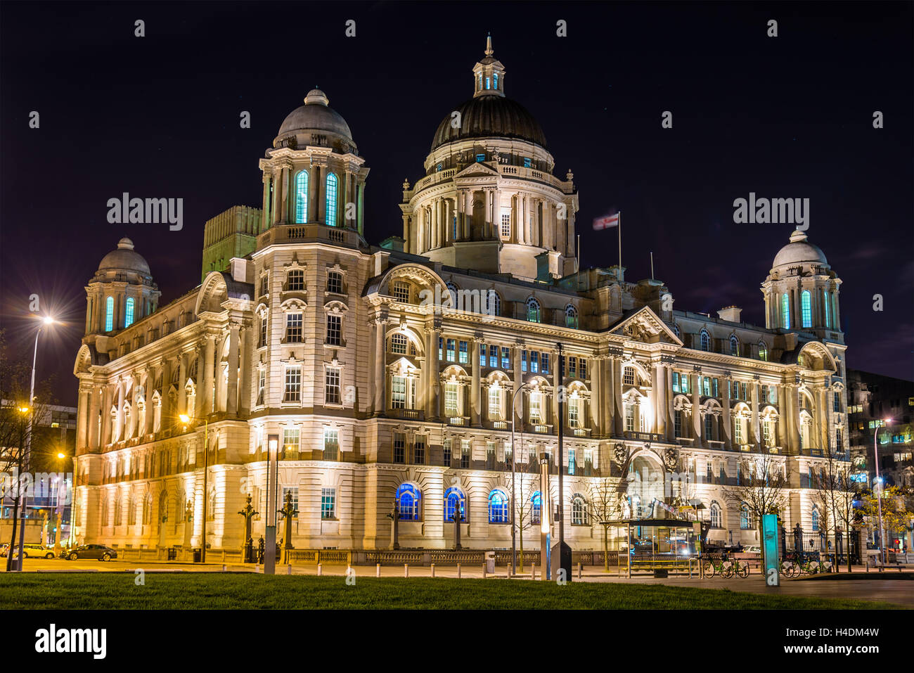 Liverpool skyline at night hi-res stock photography and images - Alamy