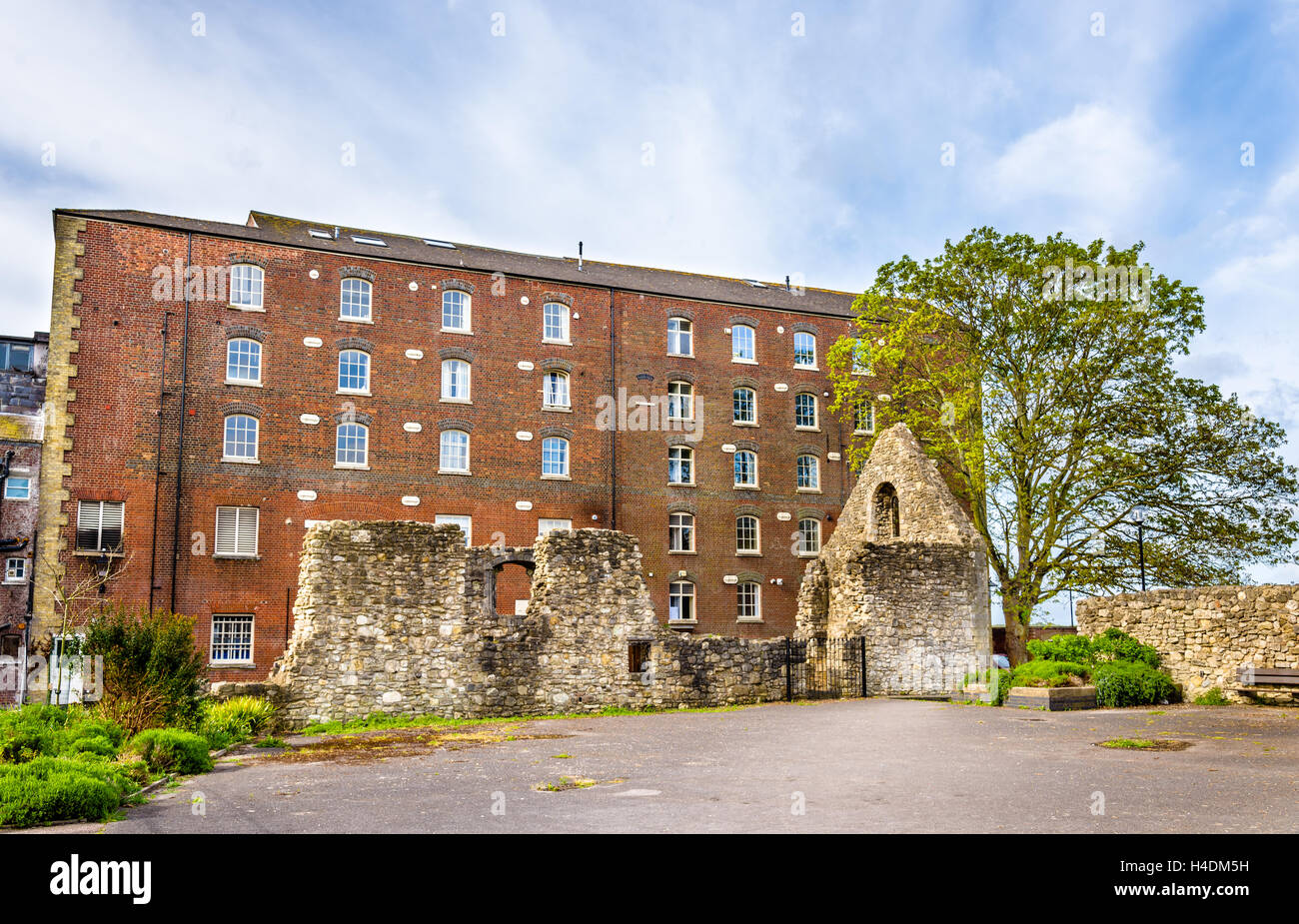 Southampton city walls castle gate hi-res stock photography and images ...