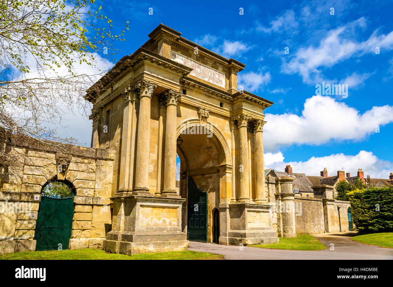 Private mansion gateway hi-res stock photography and images - Alamy