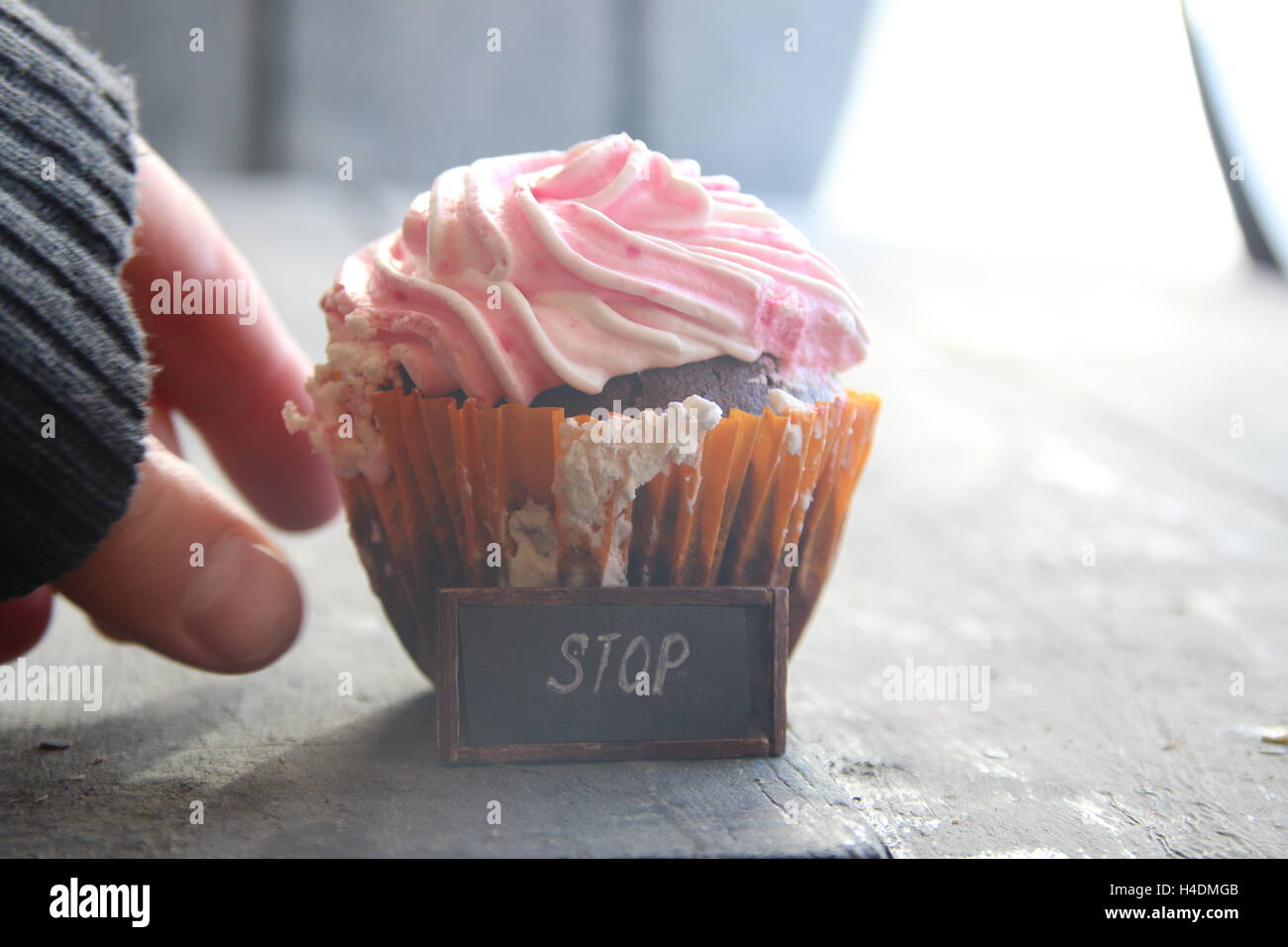 Cupcake, and text Stop - unhealthy food or diet idea Stock Photo - Alamy