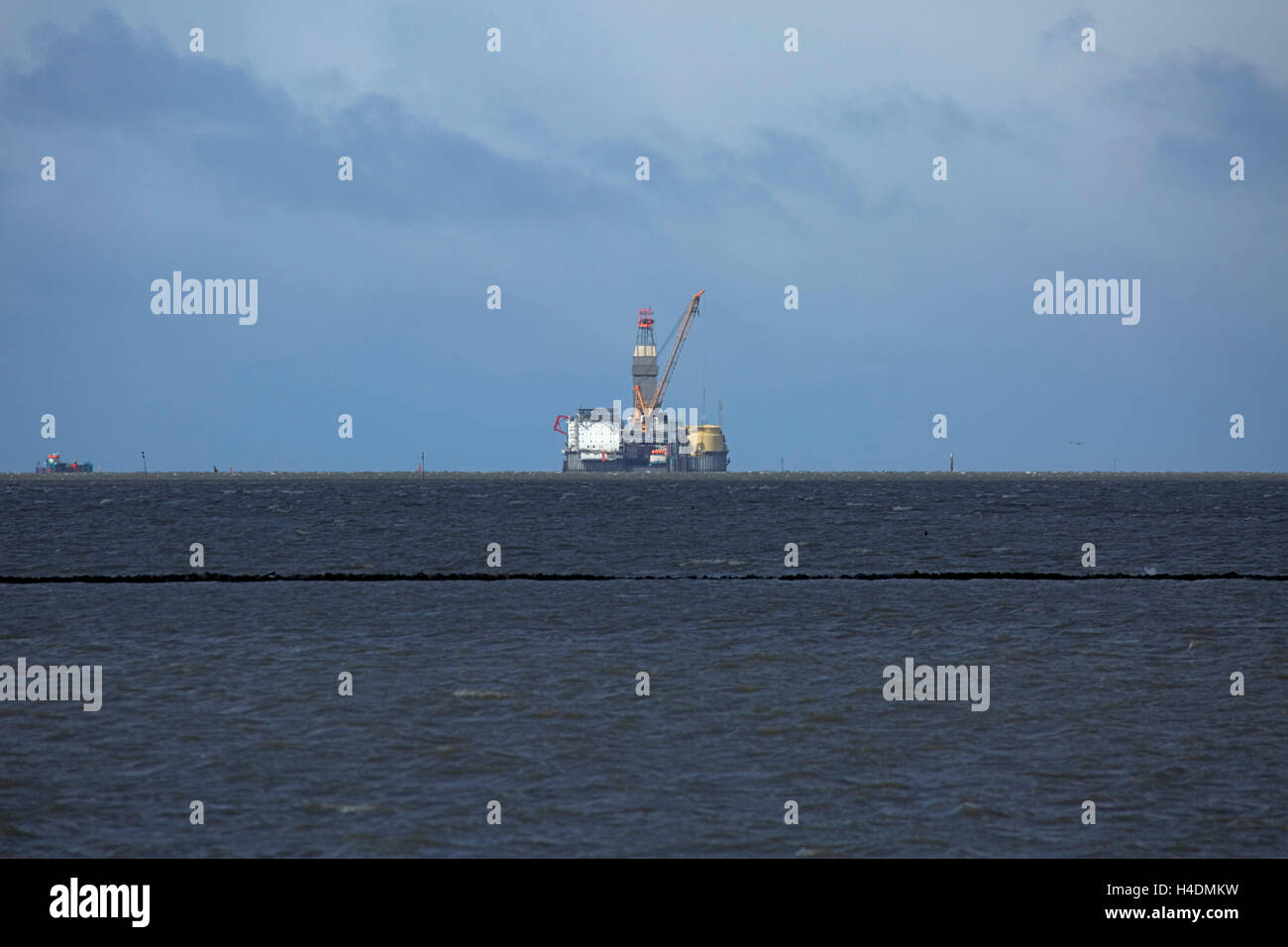ErdÃ¶lfÃ¶rderanlage Mittelplate of the Wintershall AG on the biggest ...