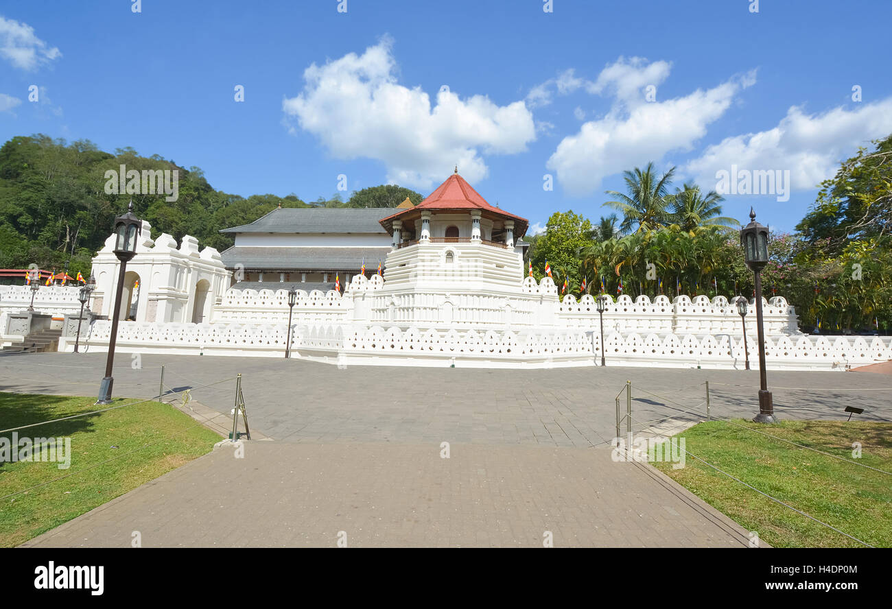Temple Of The Sacred Tooth Relic, Sri Lanka Stock Photo - Alamy