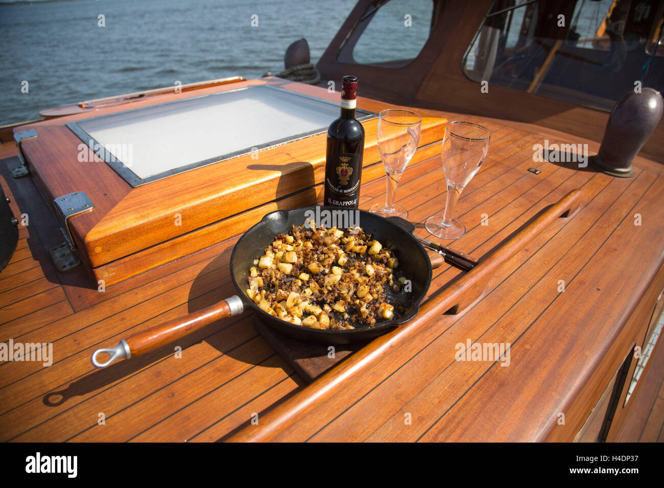 Ship food hi-res stock photography and images - Alamy