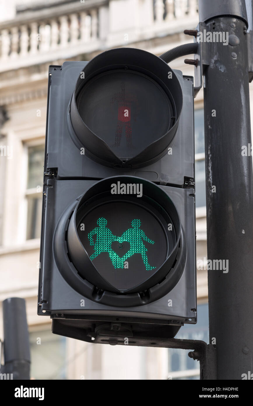 Traffic lights london close up hi-res stock photography and images - Alamy