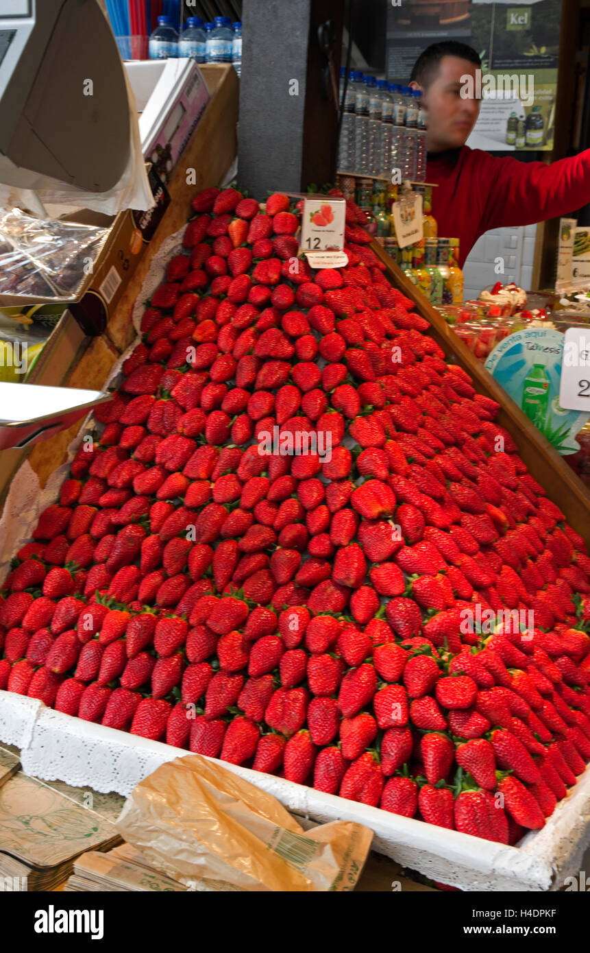 Strawberrys, large display of large red strawberrys in fruit stand ...