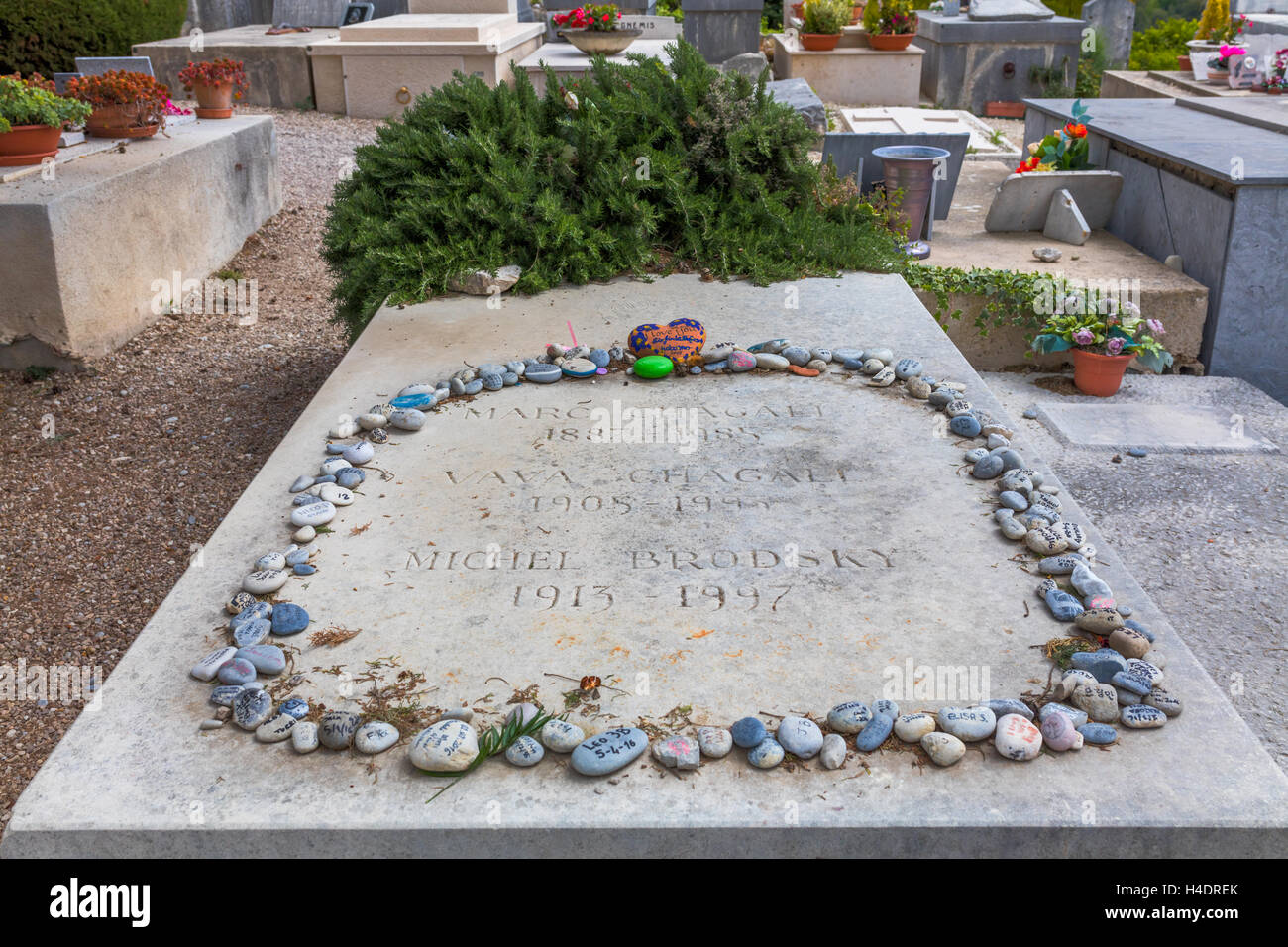 Tomb of artist Marc Chagall, Saint-Paul-de-Vence, Alpes-Maritimes ...